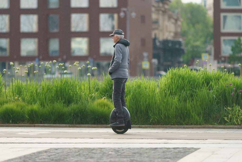 5 Best Electric One-Wheel To Shop For - Scooter Trendz